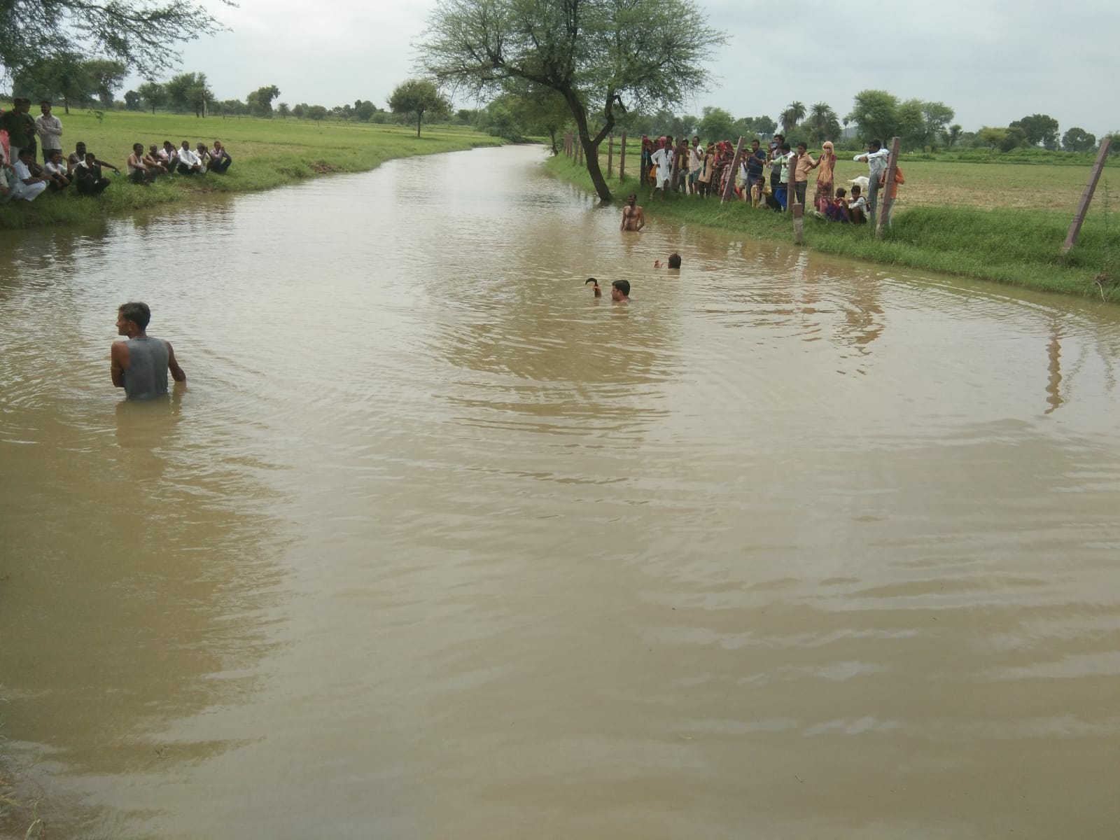 Police and SDRF launched rescue operation, body found after 1 hour ...