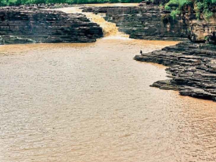The beauty of Rahatgarh Waterfall flourished, this time also security ...
