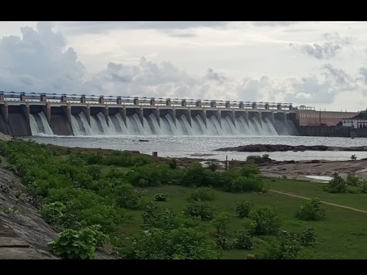 Effect of heavy rain in Madhya Pradesh, 15 gates of Matatila dam opened ...