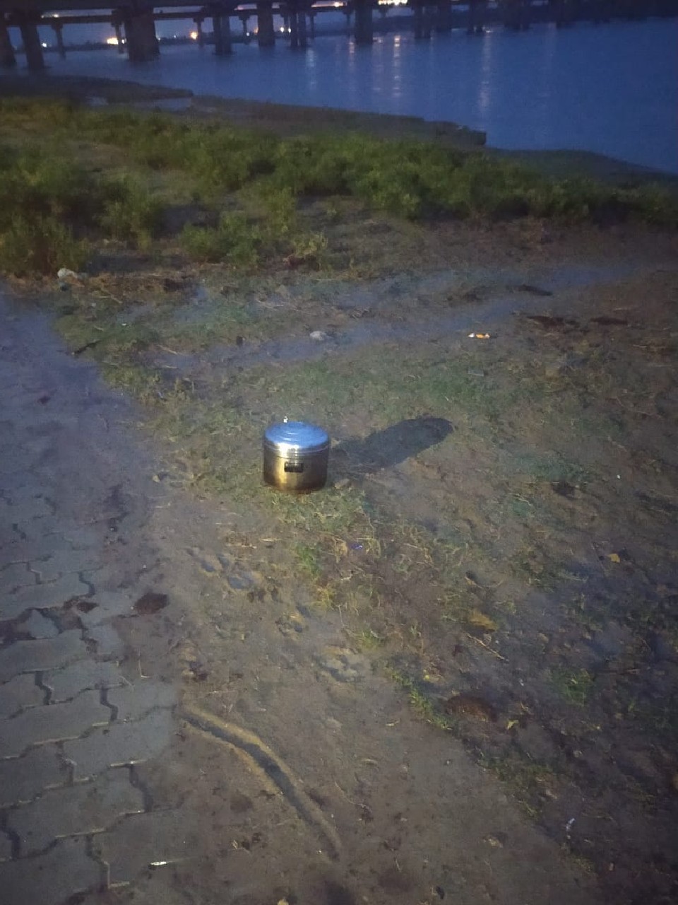 Bomb disposal unit checked, red cloth came out inside the cooker ...