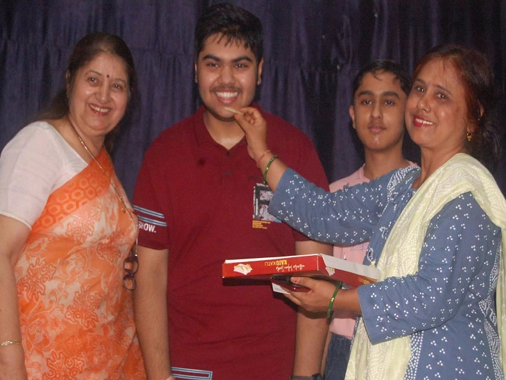 Students of SD Public School and Jawahar Navodaya Vidyalaya increased ...