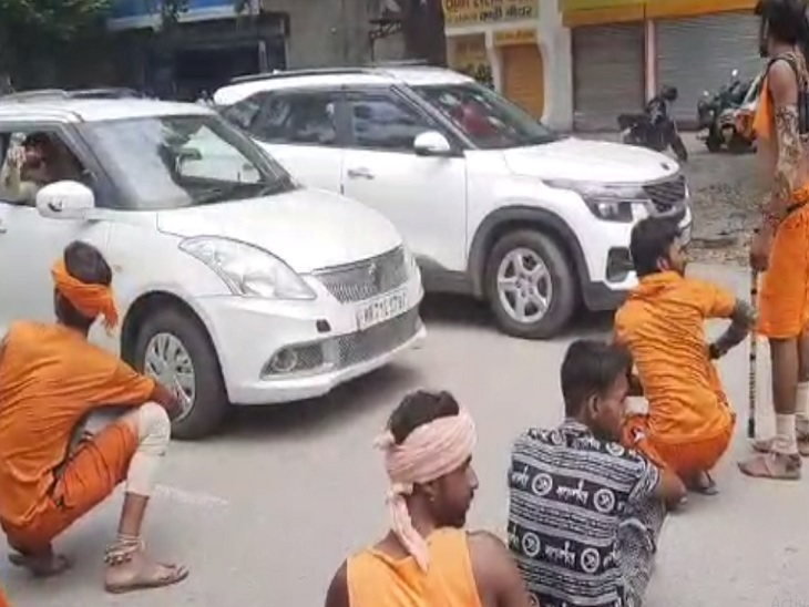 Kanwariyas jammed in front of Jagadhri bus stand in Yamunanagar ...