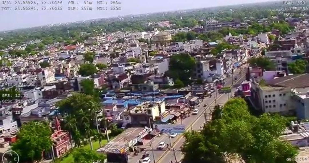 Drone monitoring is being done peacefully in Meerut | कांवड़ यात्रा में ...