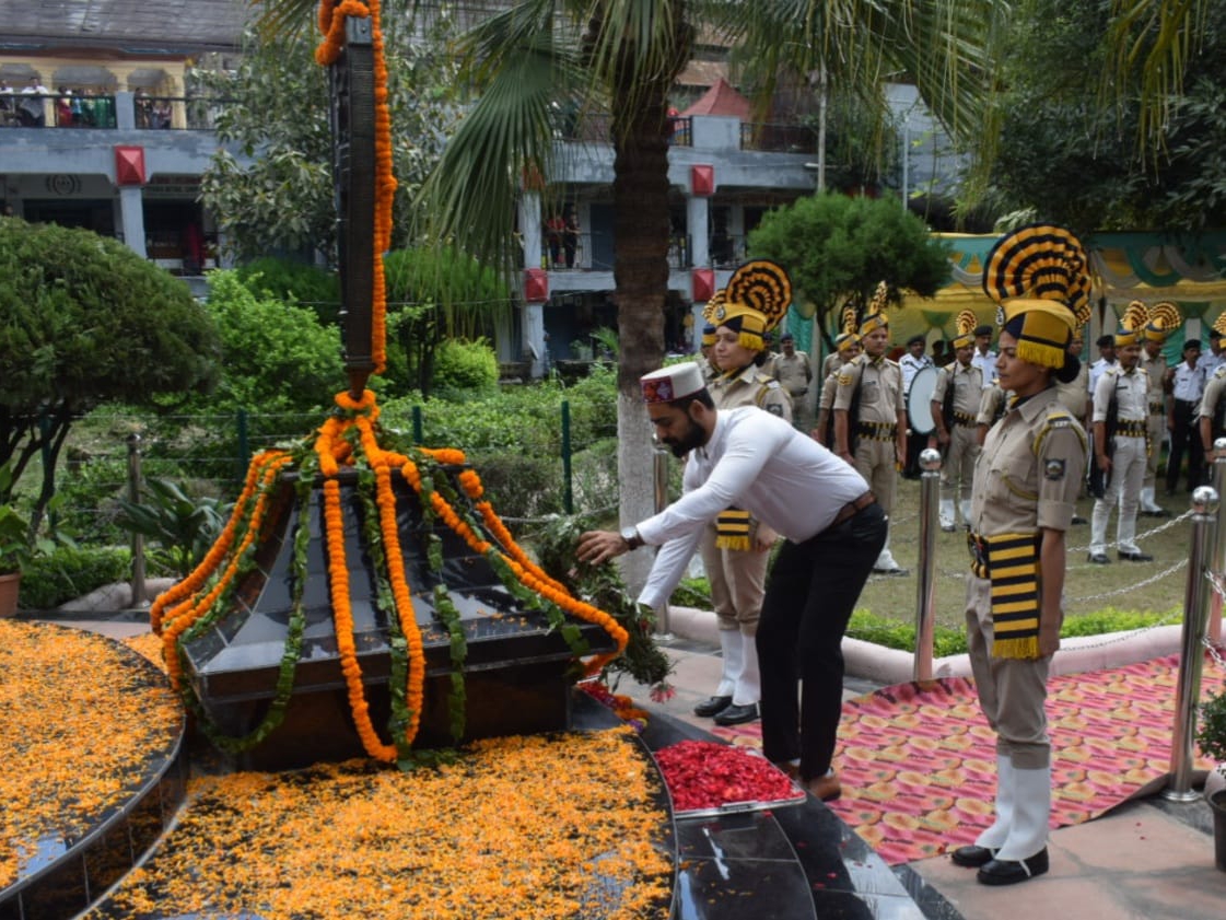 KARGIL VIJAY DIWAS, ADC Jatin Lal pays tribute to the martyrs in Mandi ...
