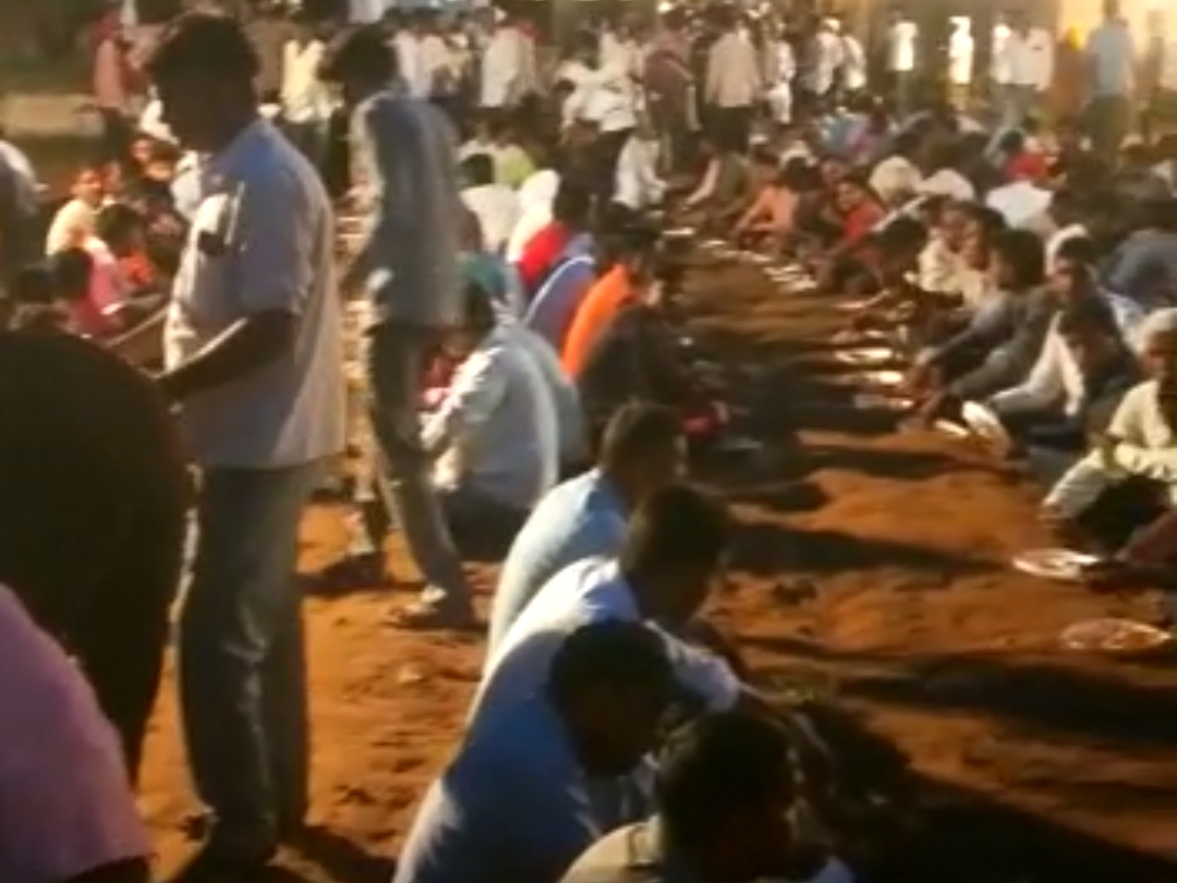 Huge Bhandara was organized, thousands of devotees took Pangat Prasadi ...