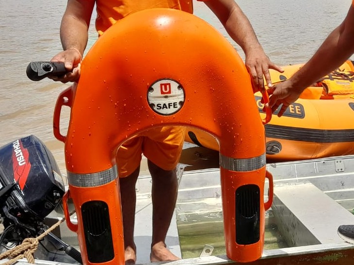 SDRF के बेड़े में शामिल 'लाइफबॉय कंट्रोल बोट' 200 मीटर रेंज में 4 लोगों ...