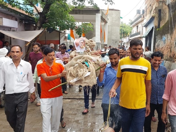 Villagers protest outside Kaladera Hospital, demand for cancellation of ...