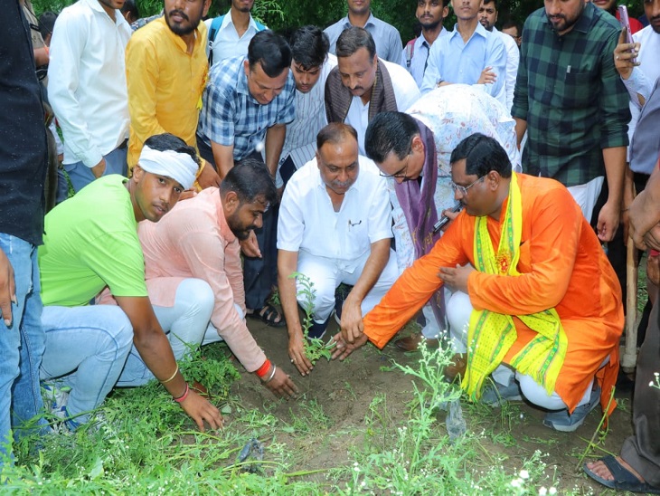 877 students participated in the program organized in Paliwal Park ...