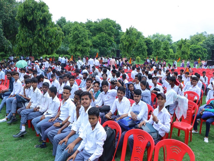 877 students participated in the program organized in Paliwal Park ...