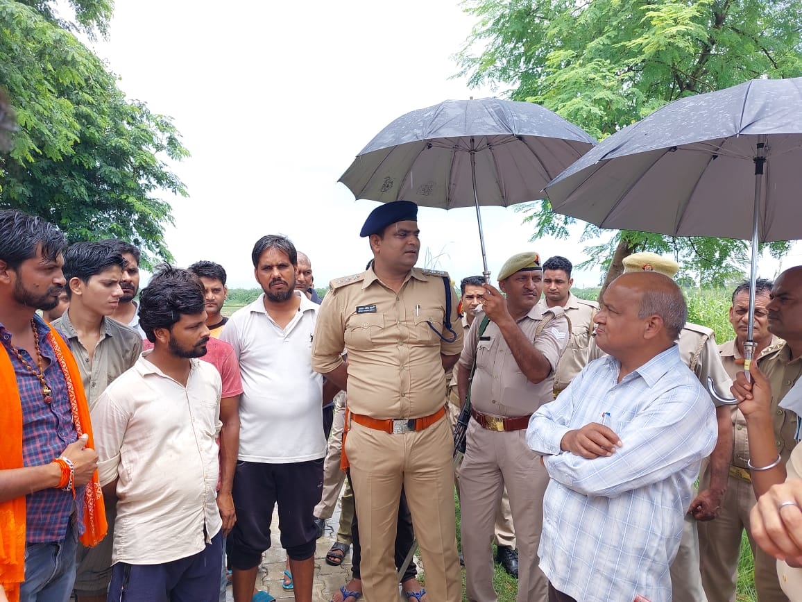 Hundreds of officials of the Hindu organization arrived, said - if the ...
