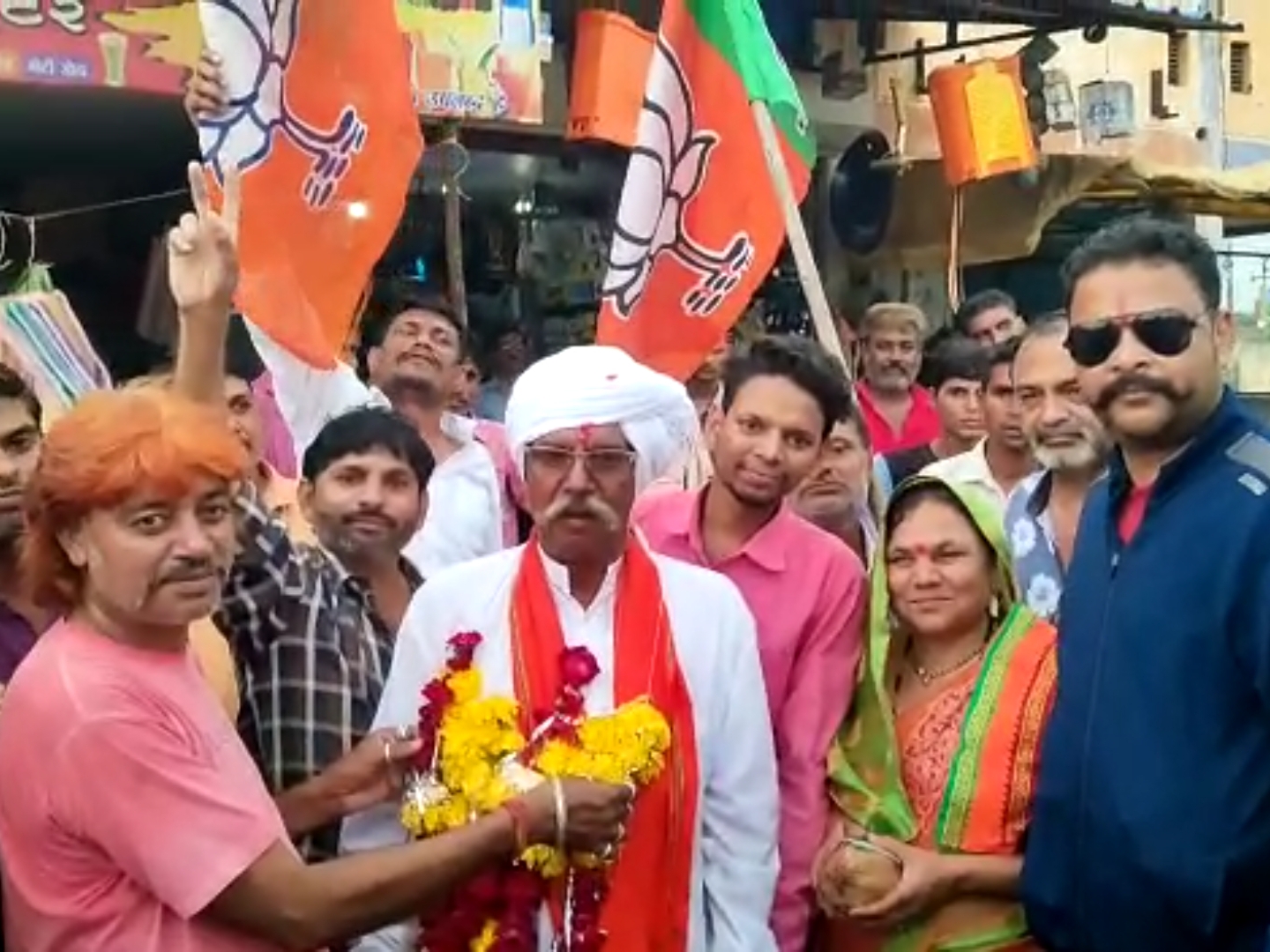 In Balwadi, workers celebrated by feeding sweets, fireworks celebrated ...