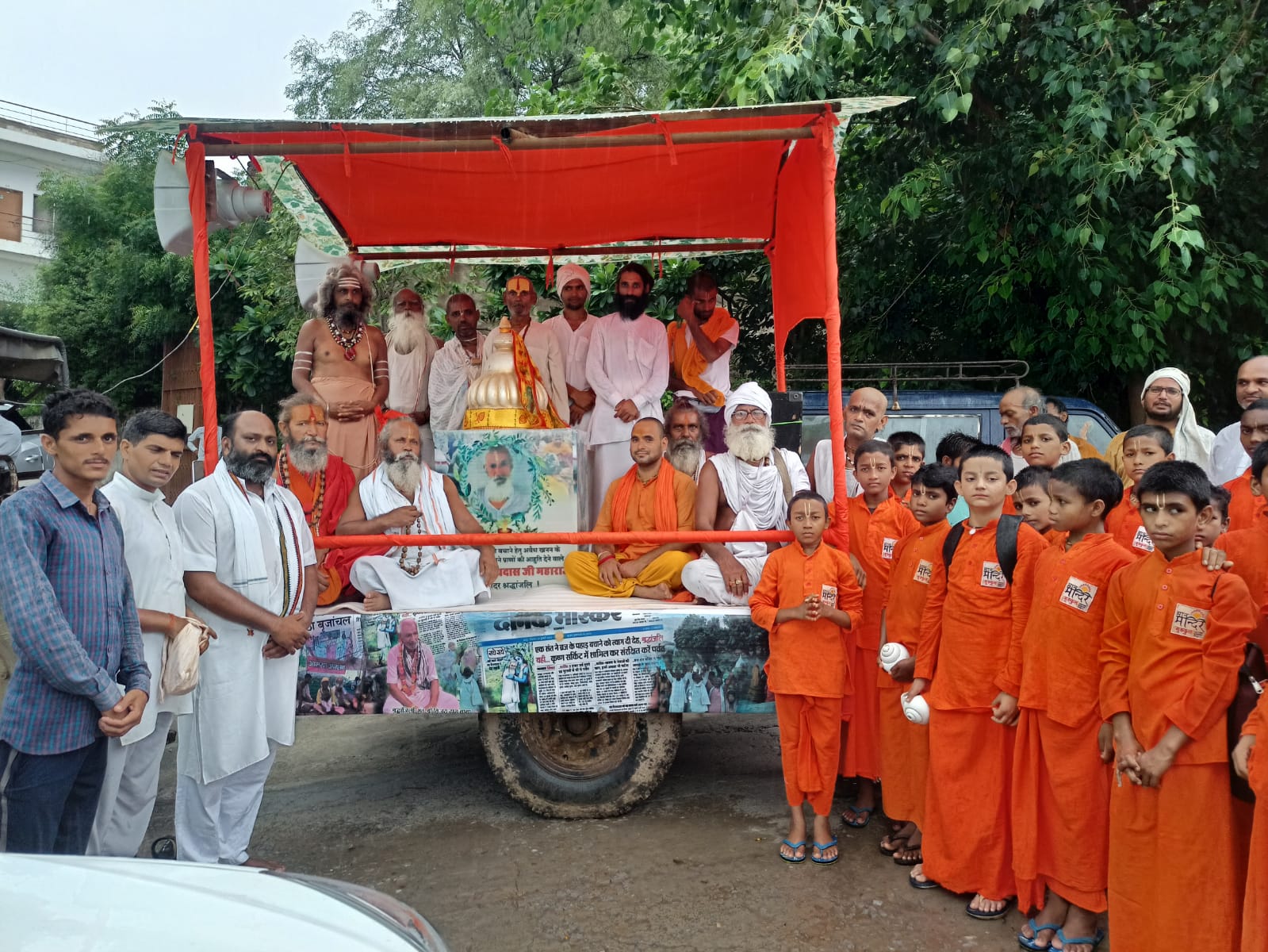 The bone chariot started from Barsana, the water of the lakes of Braj ...