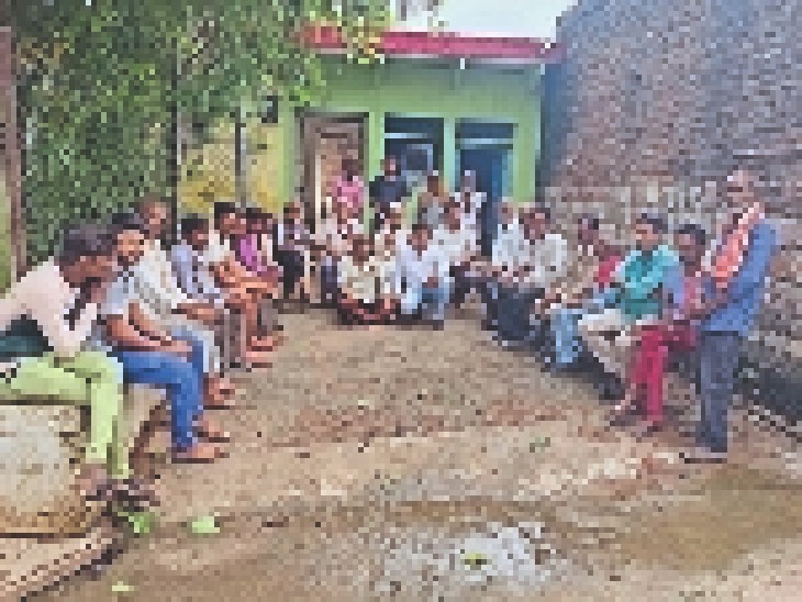 Manoj Raghuvanshi became Deputy Sarpanch after defeating Lakhan in ...