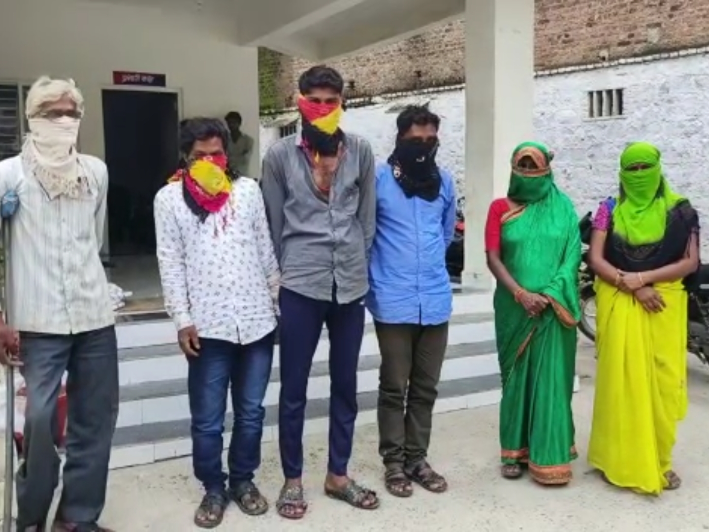 First the complainant was hit by one and a half lakhs, now only the ...