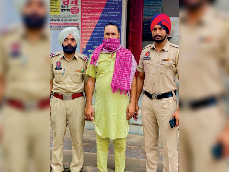 One arrested with two and a half kilos of Bhukki | नशीला पदार्थ लिए ...