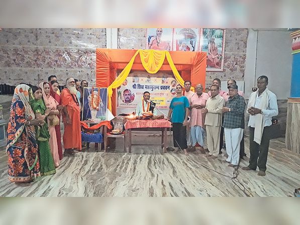 Dharma Samrat Swami Karpatri is the Sun of Sanatan Dharma | पं. आनंद ...