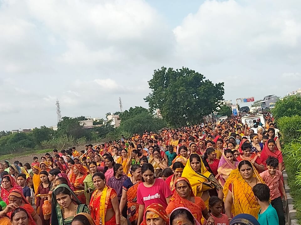 Thousands of devotees came out with the announcement of Bol Bam, there ...