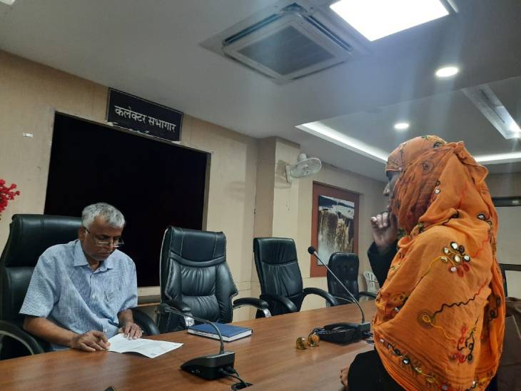 53 complaints came in Rewa Collector's public hearing | रीवा कलेक्टर ...