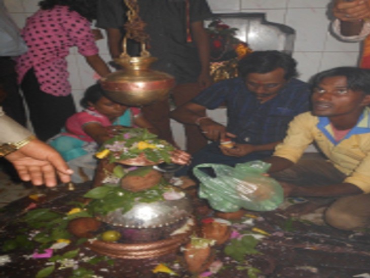 Baba Kanakeshwar reached Kanwaria on foot and worshiped Lord Shiva with ...