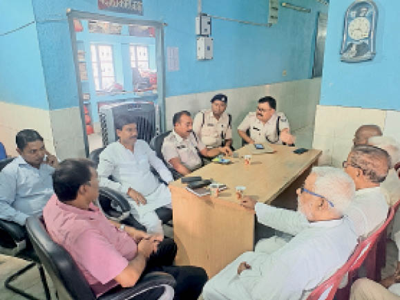 It is mandatory for all committees to take license from the police ...