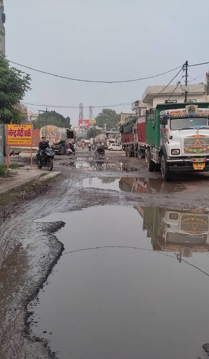 Poor condition of the road of the park named after Prime Minister ...