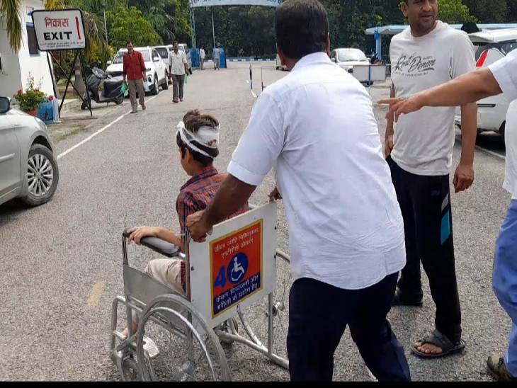 Cantor collides with school bus in Rae Bareli: 19 injured, 2 critical ...