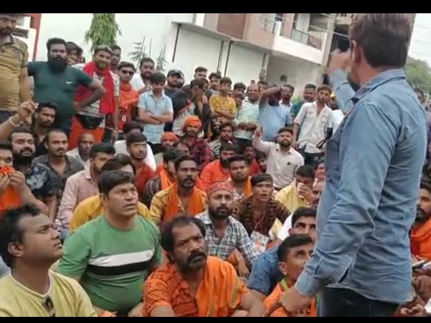 3 seriously injured refer to Indore, mob beat up the accused in Simrol ...