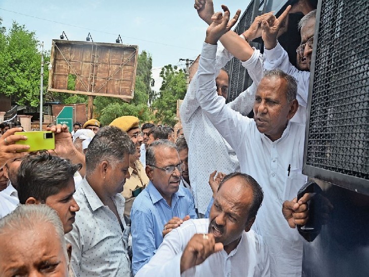 Congress Protest Barmer; MLA Mevaram Jain On Inflation And Unemployment ...