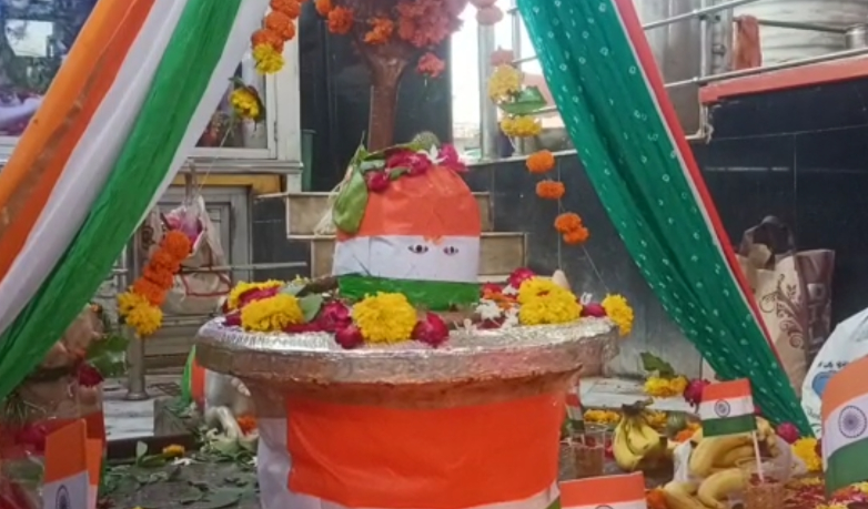 Mahadev decorated with three colors in Shiva Hanuman temple in Shamgarh ...