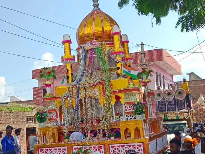 Tazia procession taken out on Muharram in Bidhuna Tricolour-decorated ...
