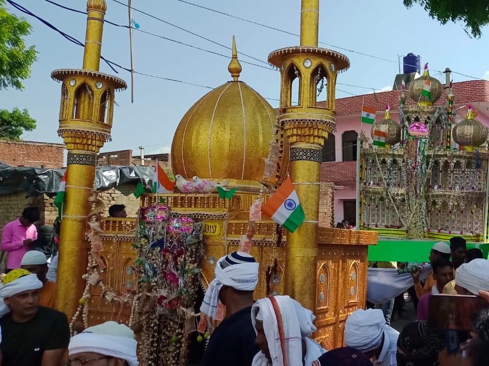 Tazia procession taken out on Muharram in Bidhuna Tricolour-decorated ...