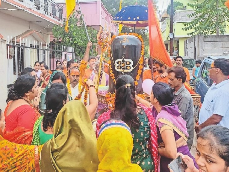 Pataleshwar Mahadev's Palki Yatra taken out | पालकी यात्रा निकाली गई ...