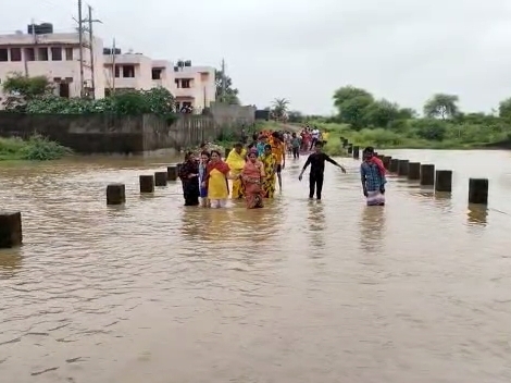 Water on the culvert - people coming out risking their lives | ऐसी ...