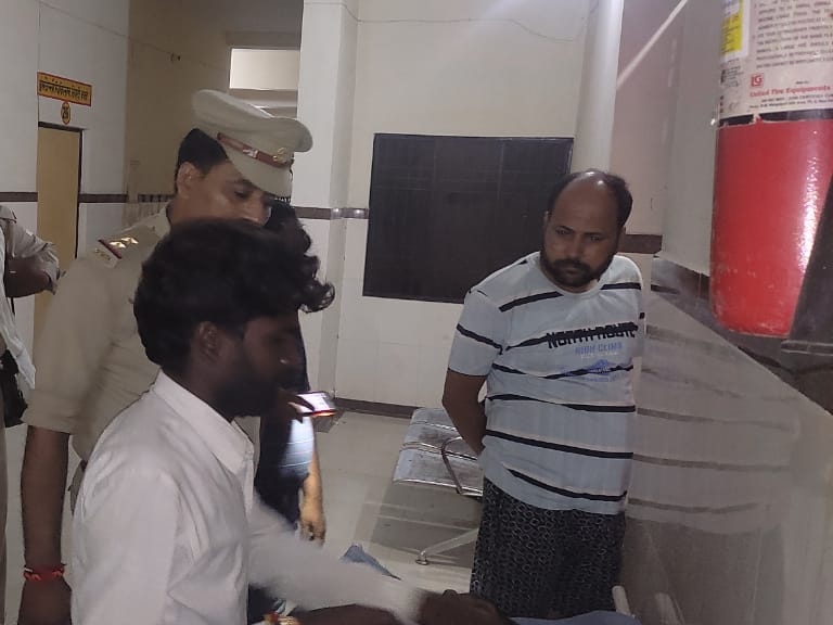 Father scolded for alcohol and then stabbed him in gold | पीलीभीत में ...