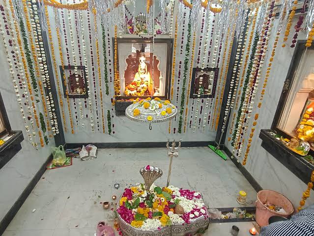 Today, Lord Raj Rajeshwar Mahadev will go out on a city tour in the ...