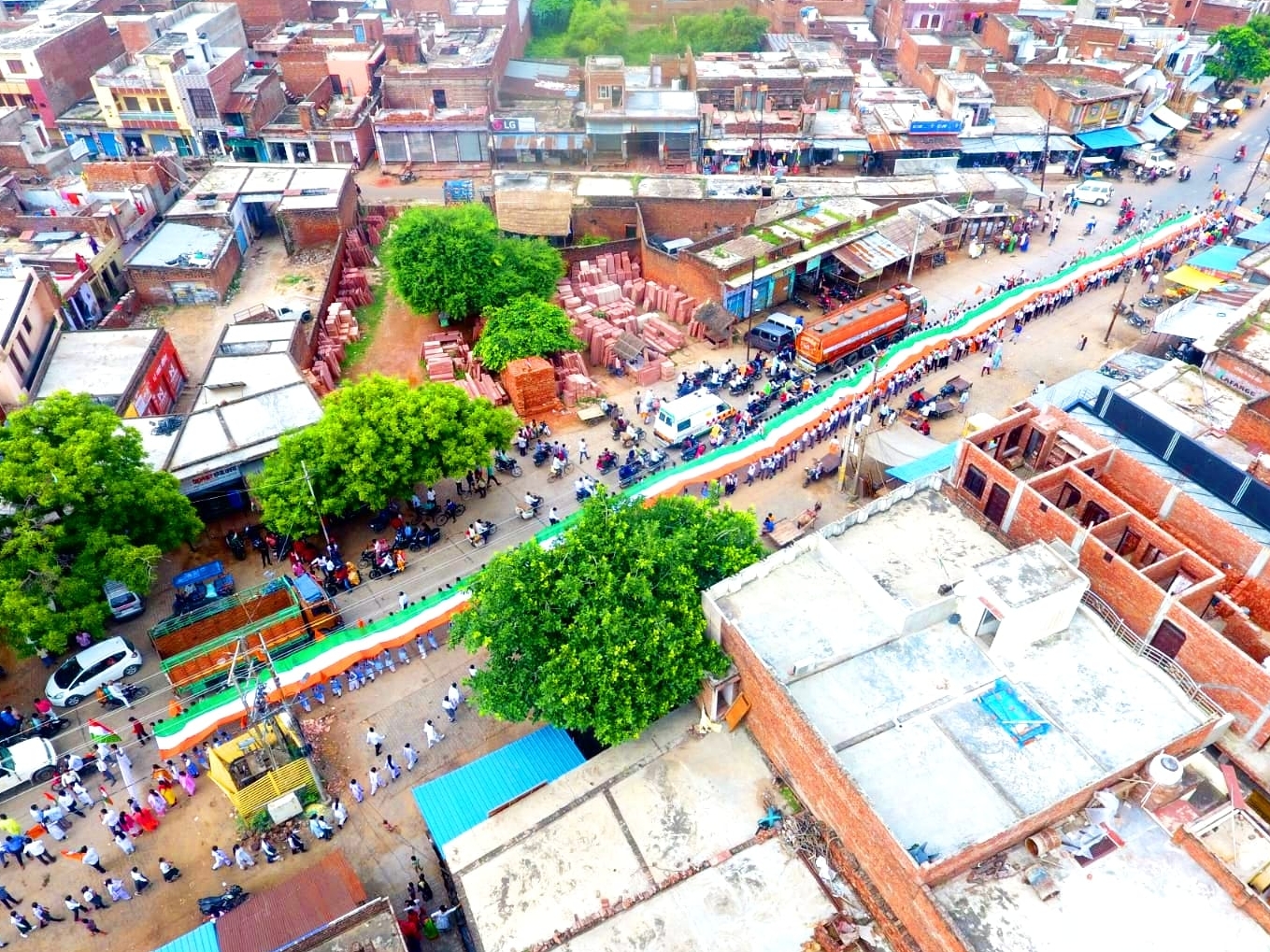 ABVP took out 300 feet long tricolor yatra in Kheragarh | खेरागढ़ में ...