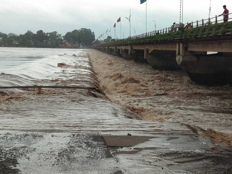 Due to continuous rain in Mandla, the administration increased security ...