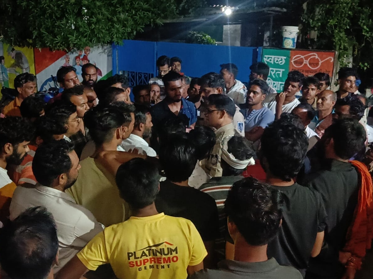 Sensation due to dead body found under railway bridge in Meghnagar ...