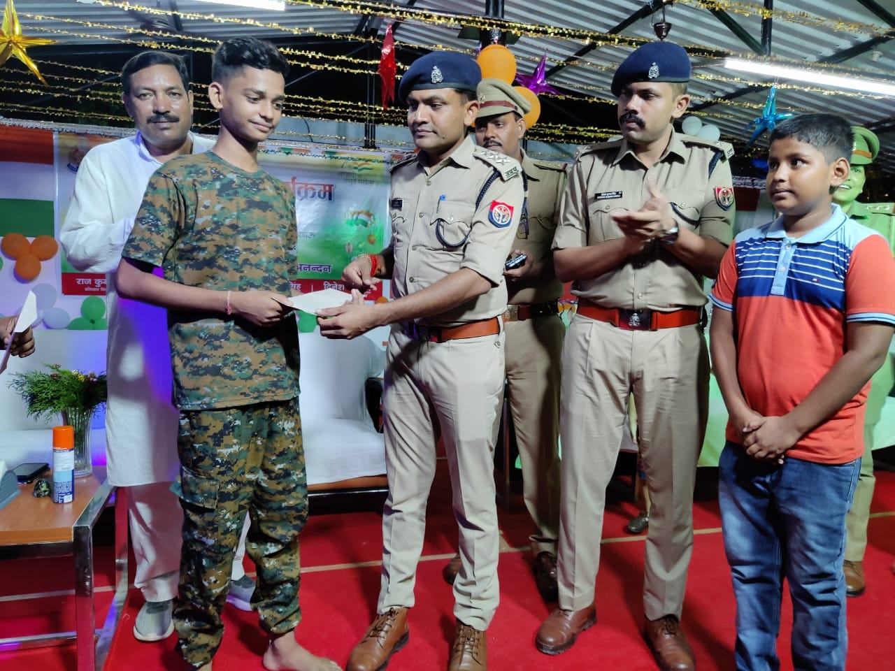 Program in Unnao Police Line on the eve of Independence Day Policemen ...