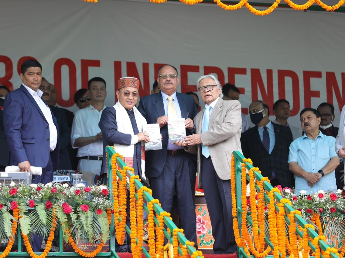 Rajendra Rajan book released in Sikkim | सिक्किम में राजेंद्र राजन की ...