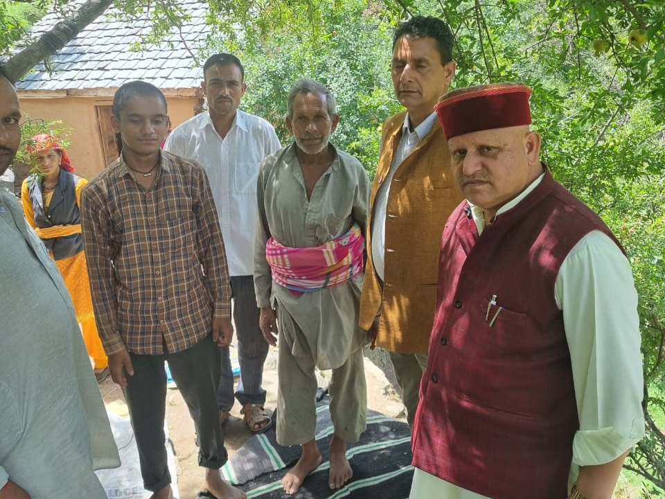 MLA Hiralal reached Dataram's house in Karsog, Assurance of financial ...