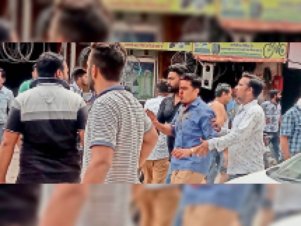 Jam imposed on Panchnad Chowk due to waterlogging, scuffle with ...