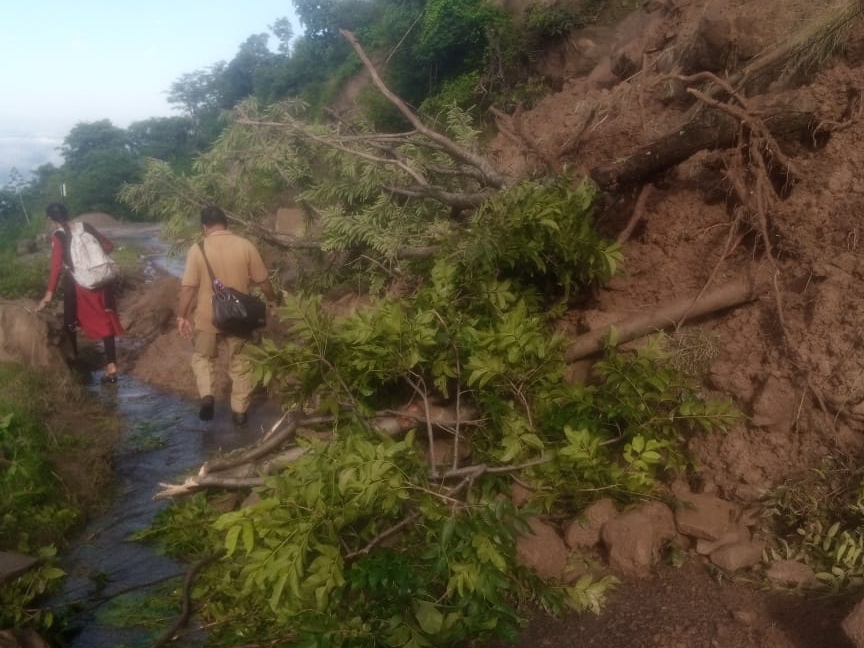 Due to heavy rain, debris came on the road, jammed; Road restored after ...