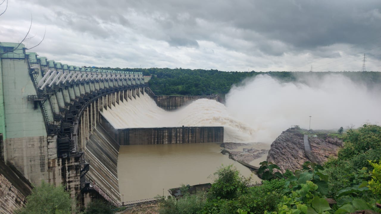 Indra Sagar Dam (Punasa Dam) Rainfall Video; Gates Open In Khandwa ...