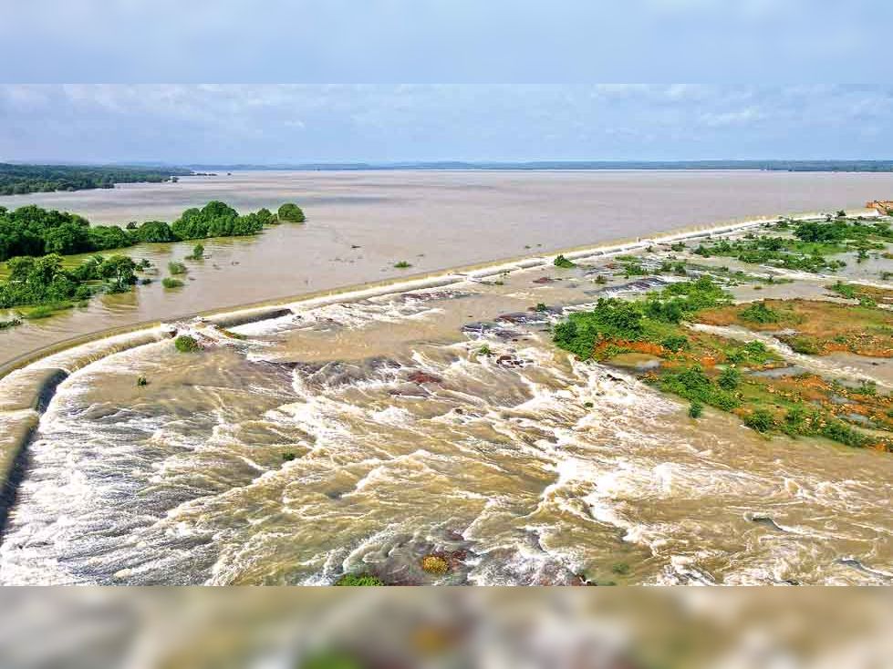 Water spilled in Tandula Dam for four days from the reverse of 300 ...