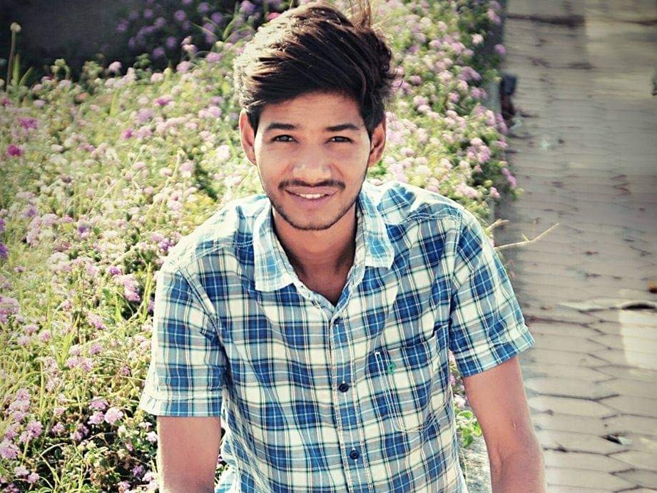 A 24-year-old boy was found dead on the bed at home, suspected of ...