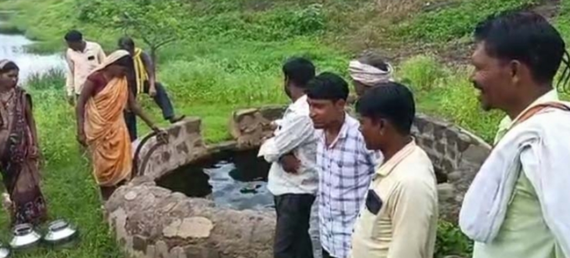 Villagers forced to drink muddy water, bad effect on health | नल-जल ...