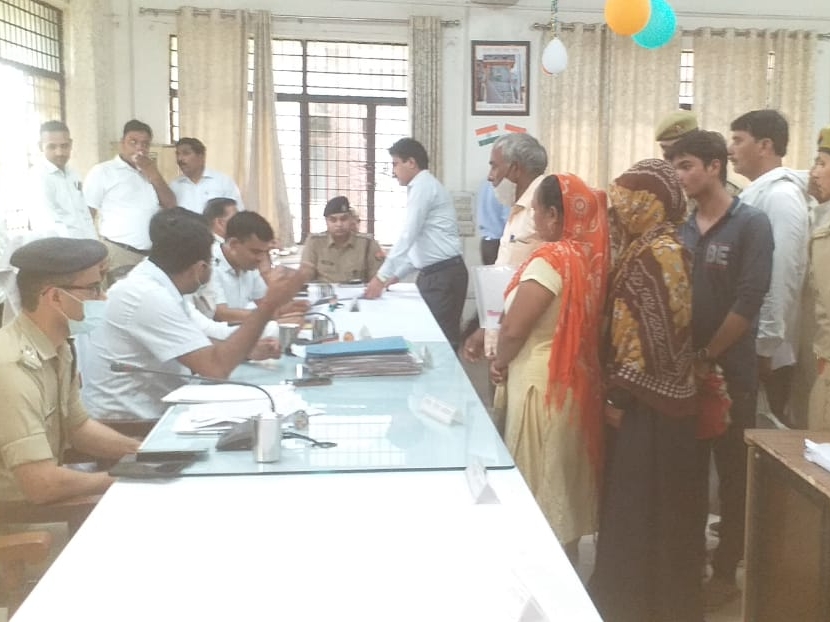 DM, SSP listened to the problems of the complainants, 10 out of 54 resolved | मवाना में तहसील ...