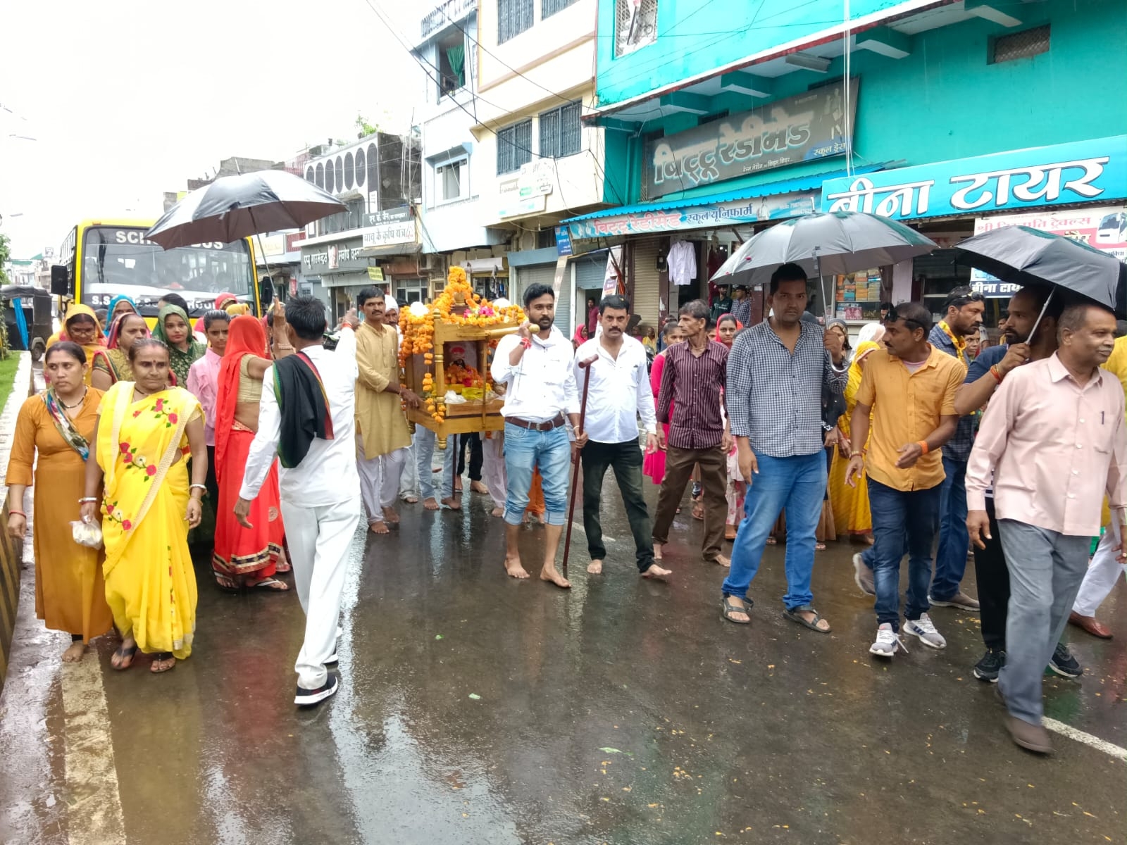 Huge procession taken out on Krishna's birth anniversary in Bina and ...