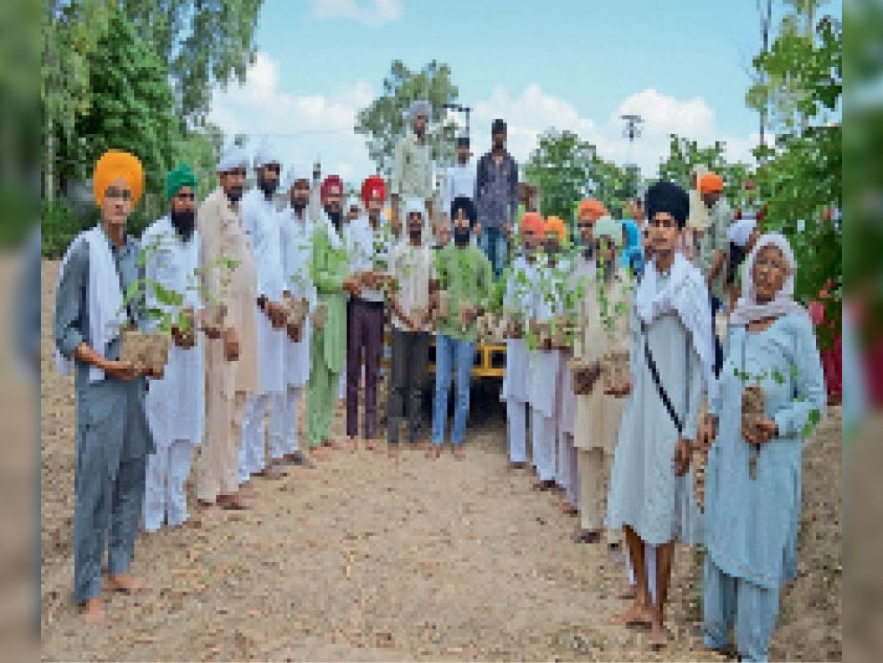 Sadh Sangat who reached from country and abroad bowed his head with ...